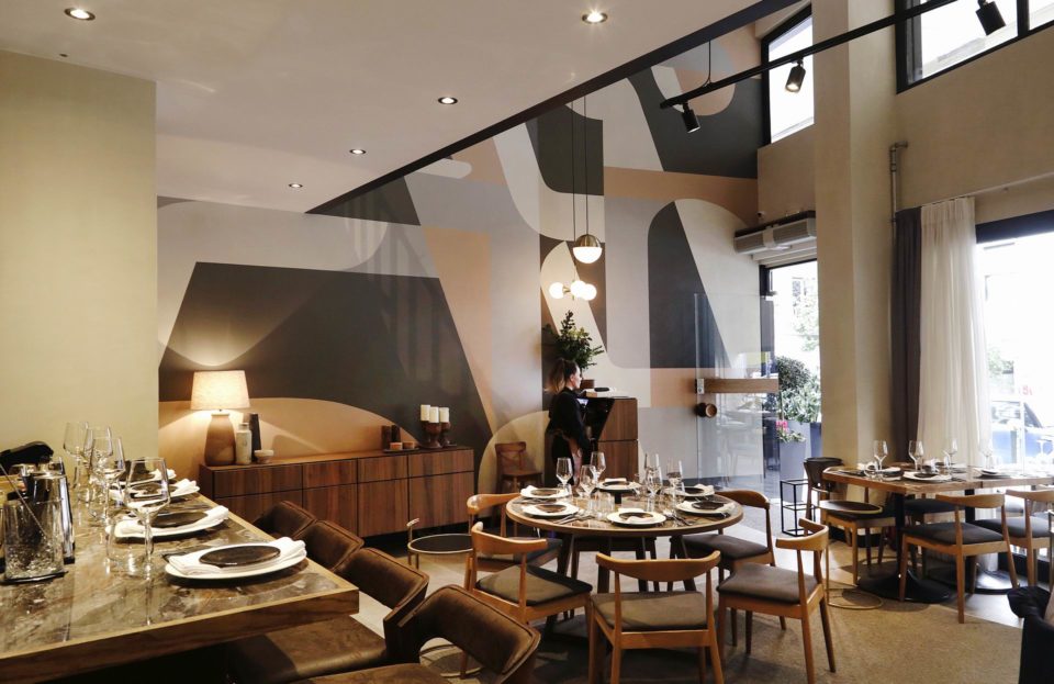 Η μοντέρνα ελληνική κουζίνα του Άνετον μόλις βρήκε το νέο της σπίτι στο ...