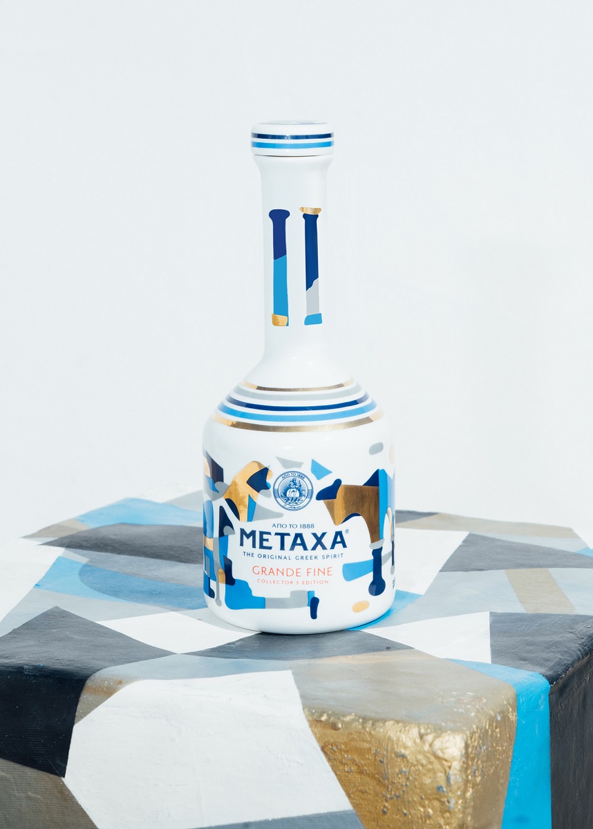 Ο Οίκος METAXA συνεργάζεται με τον street artist Cacao Rocks για το ...