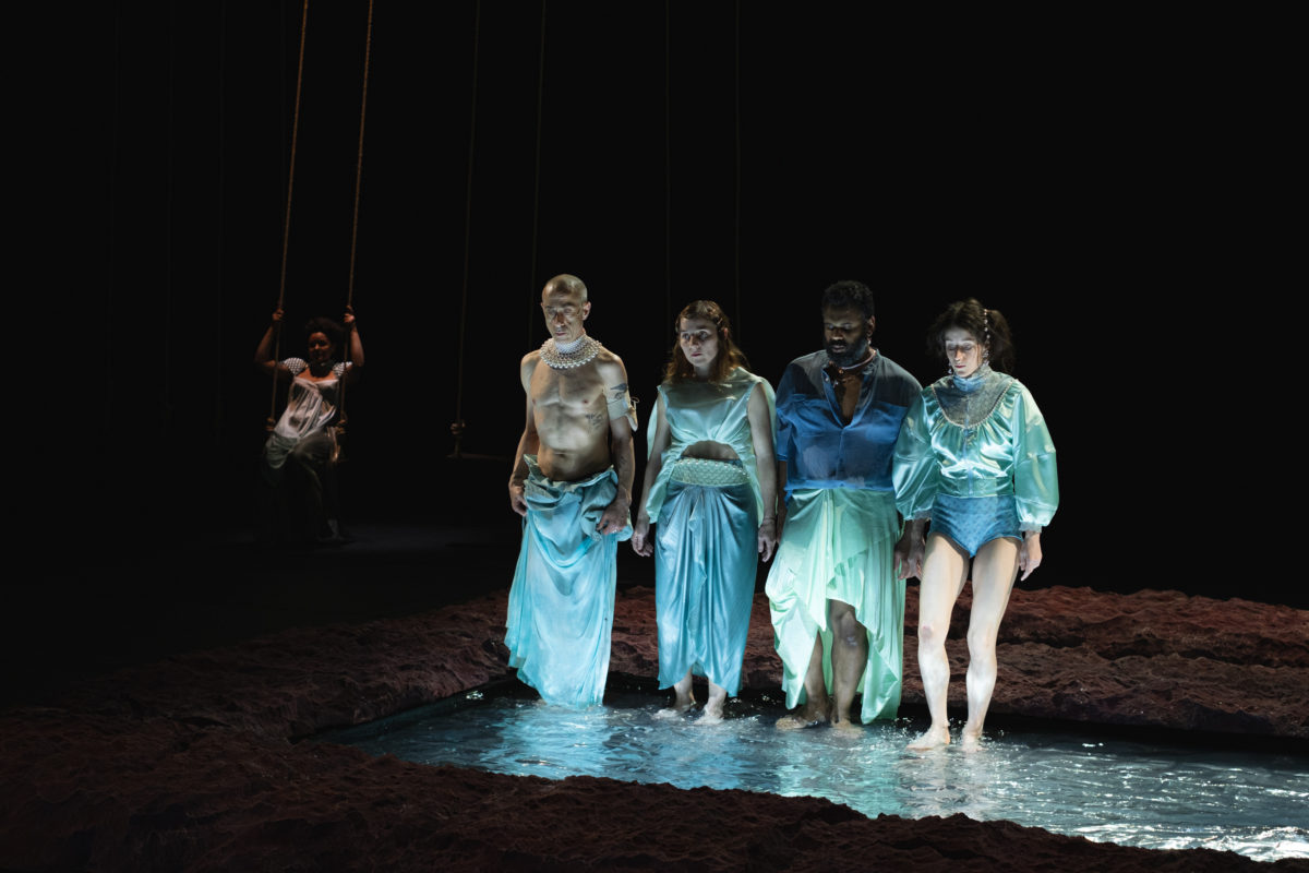 Πρώτες εικόνες από το Hello to Emptiness στην Εναλλακτική Σκηνή της ΕΛΣ ...