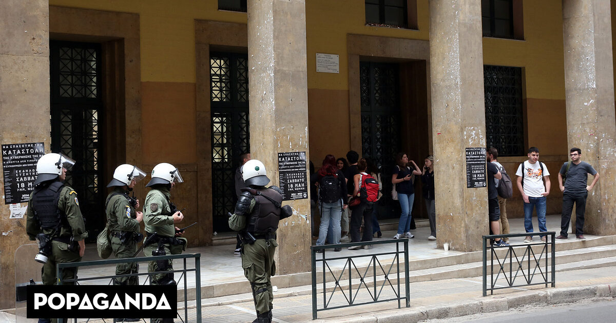 Ολοκληρώθηκε η επιχείρηση εκκένωσης της Νομικής - POPAGANDA